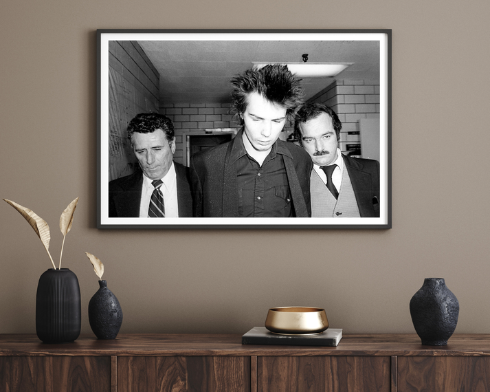 Sid Vicious Getting Arrested - Limited Edition Print – Globe Entertainment & Media